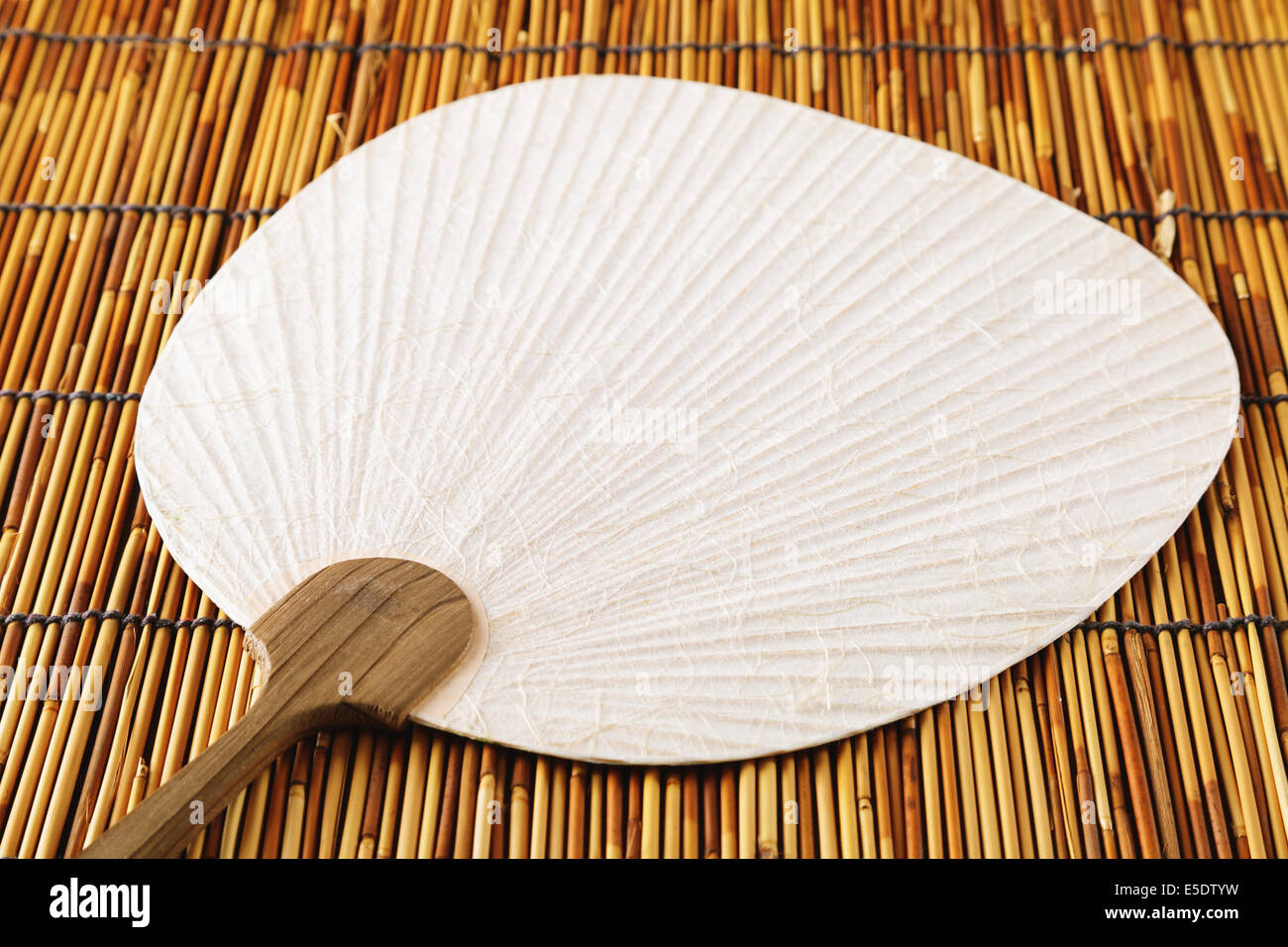 Japanese paper fan hi-res stock photography and images - Alamy