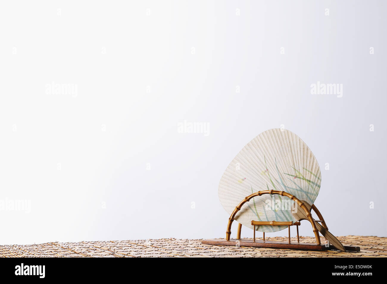Japanese paper fan hi-res stock photography and images - Alamy