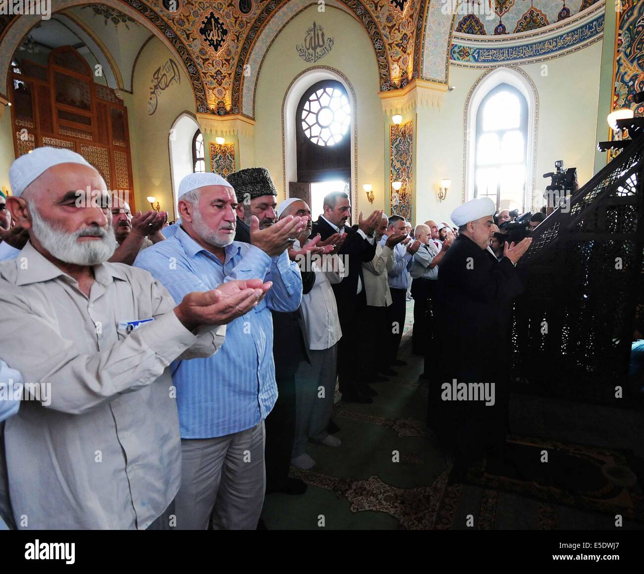 Baku, Azerbaijan. 29th July, 2014. Azerbaijani Muslims offer prayers to ...