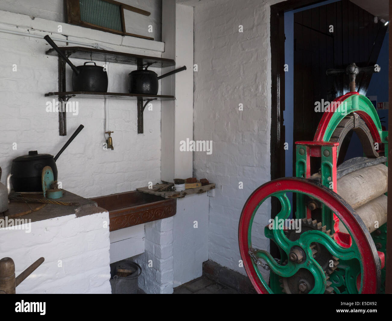 Scullery Kitchen former dock worker's cottage National Waterways Boat ...