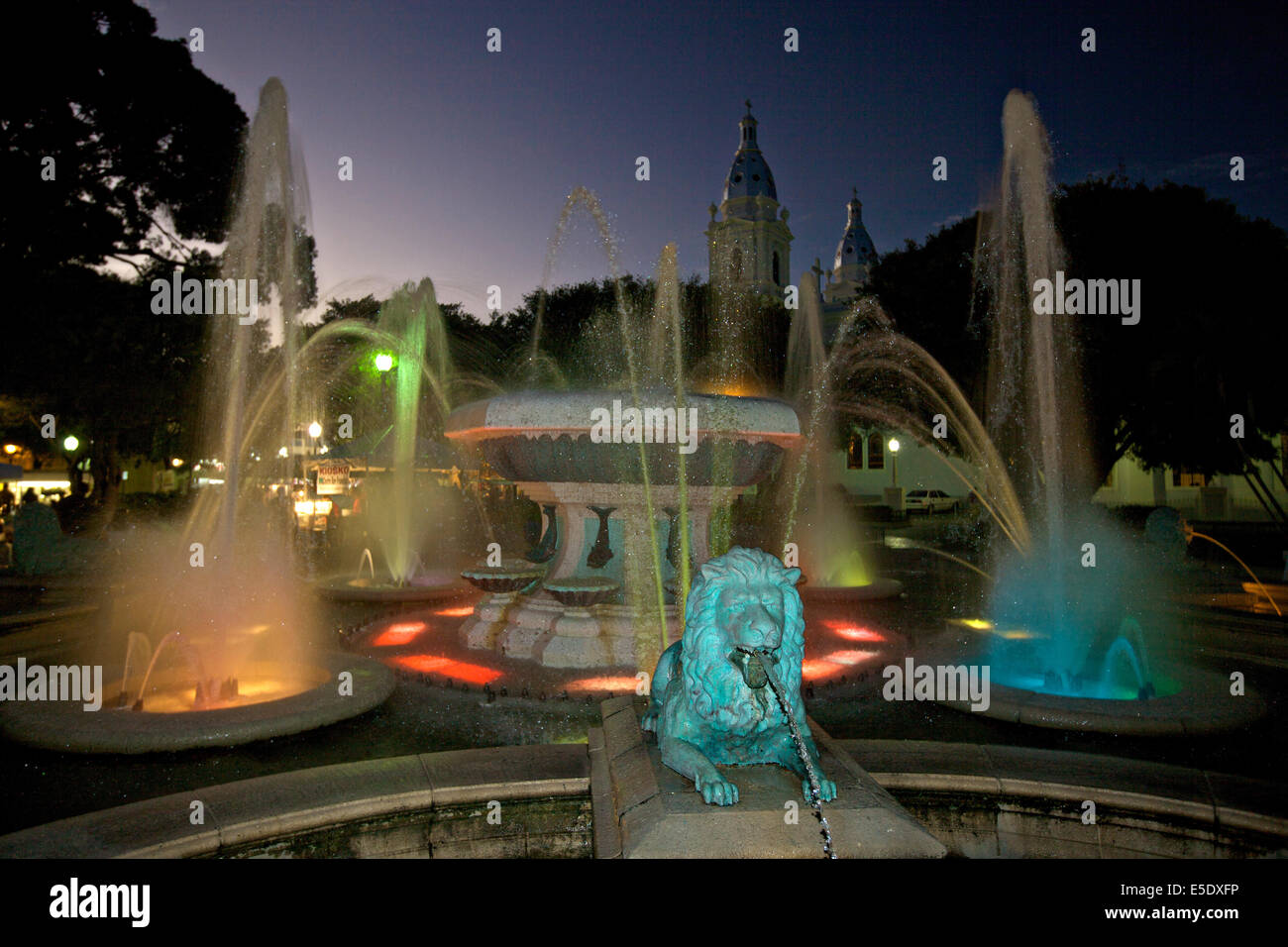 Fountain plaza ponce hi-res stock photography and images - Alamy