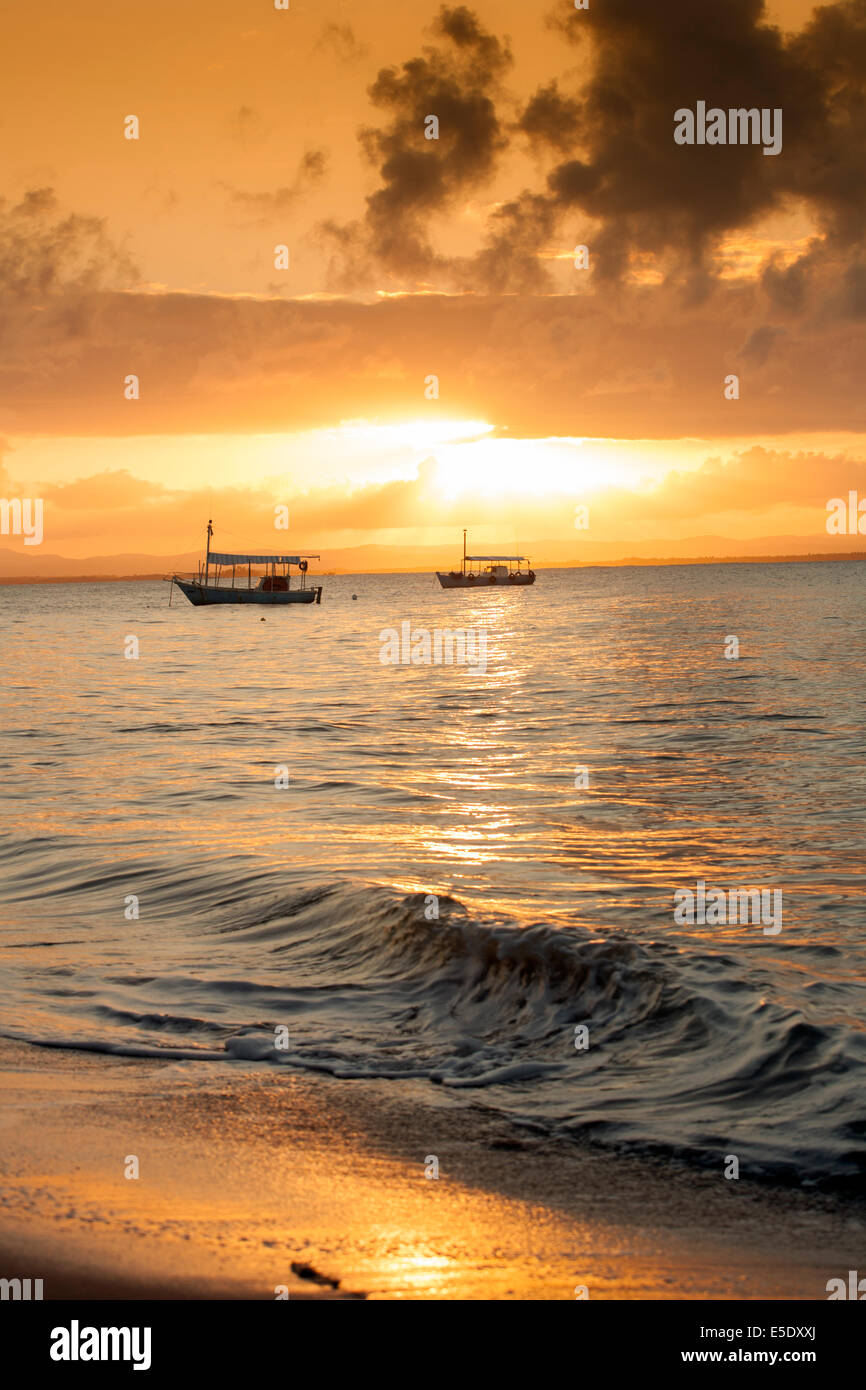 Boats in water at sunset hi-res stock photography and images - Alamy