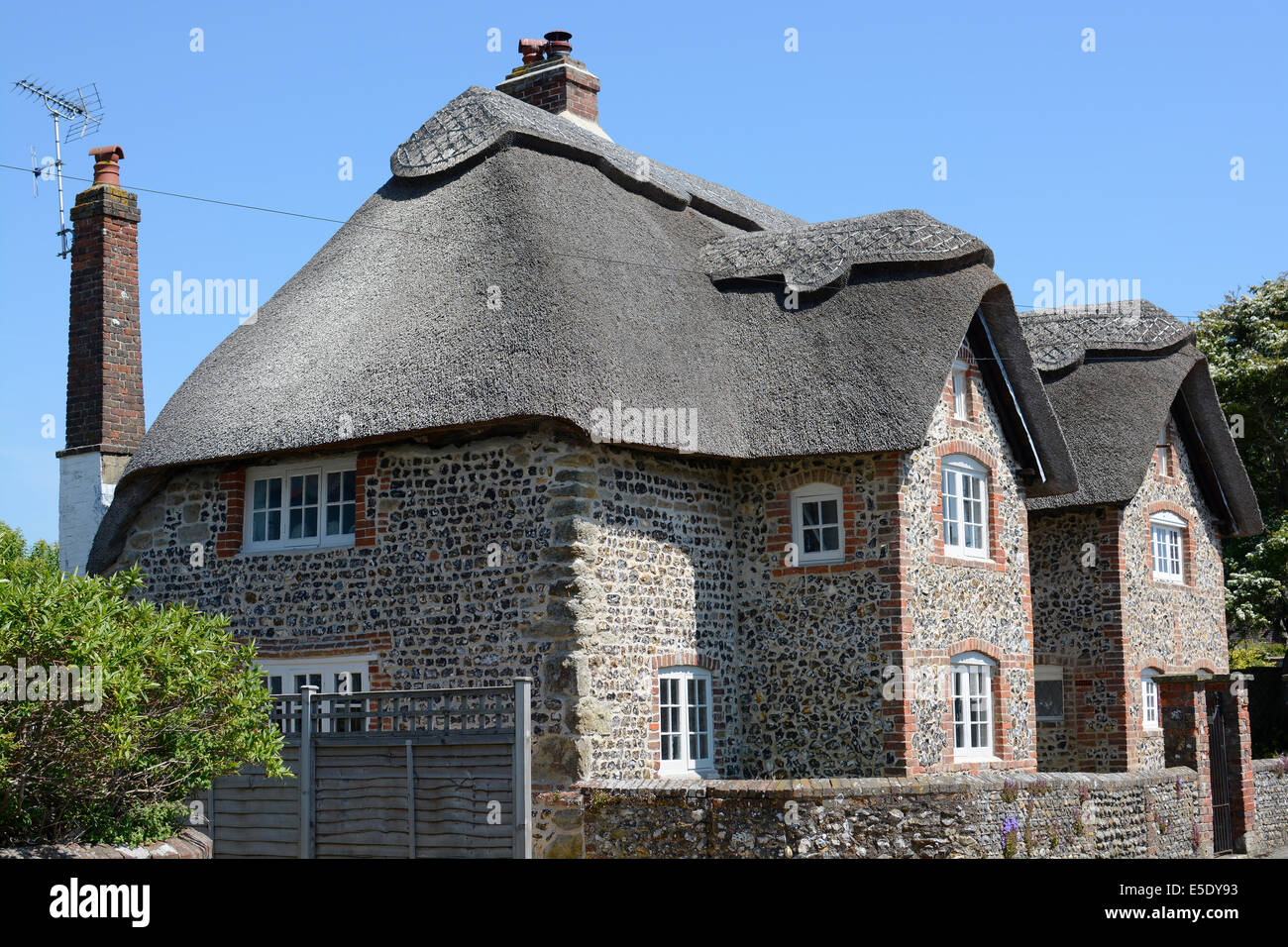 Flint and thatch hi-res stock photography and images - Alamy