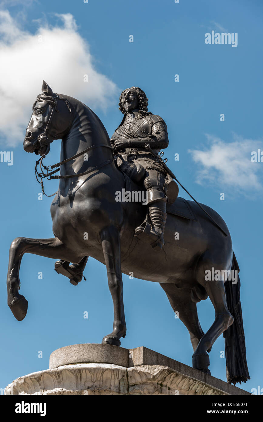 Equestrian statue of charles i hi-res stock photography and images - Alamy