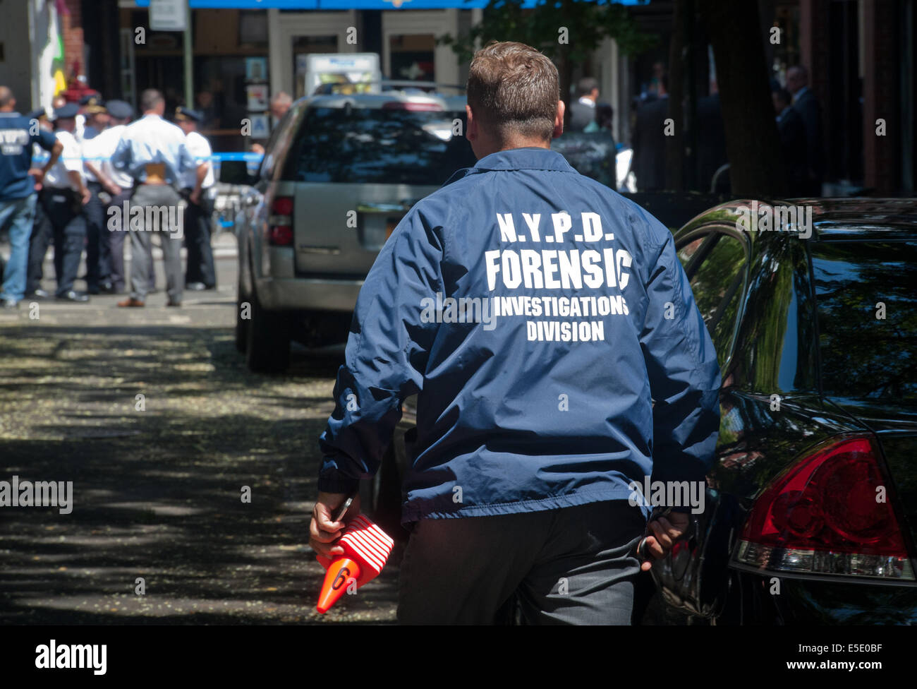 Manhattan New York Usa 28th July 2014 Nypd Forensics Unit Member