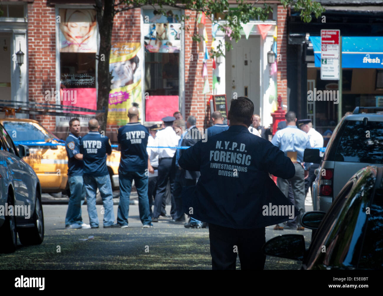 Manhattan, New York, USA. 28th July, 2014. NYPD Forensics unit member ...