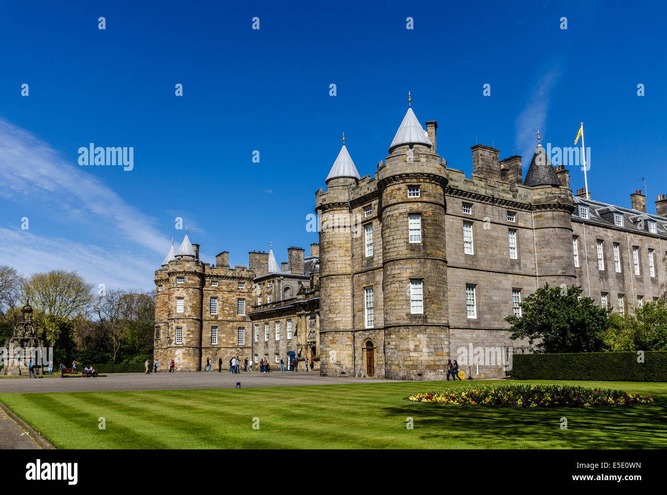 Investiture palace holyroodhouse hi-res stock photography and images ...