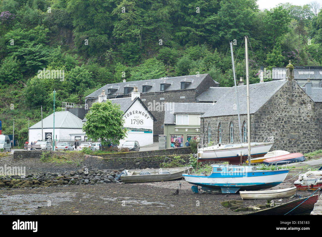 Tobermory whisky distillery, Tobermory, Isle of Mull, Scottish Islands ...