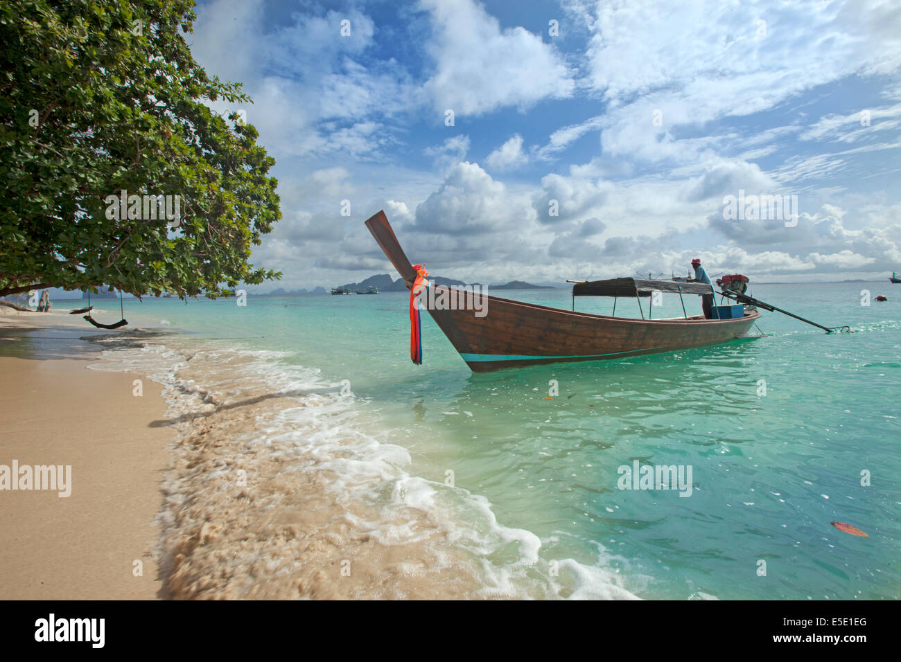 Traditional wooden long tail boats hi-res stock photography and images ...