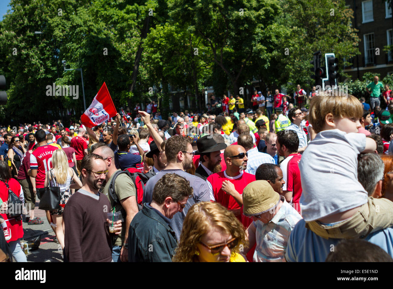 Arsenal fans celebrate hi-res stock photography and images - Alamy