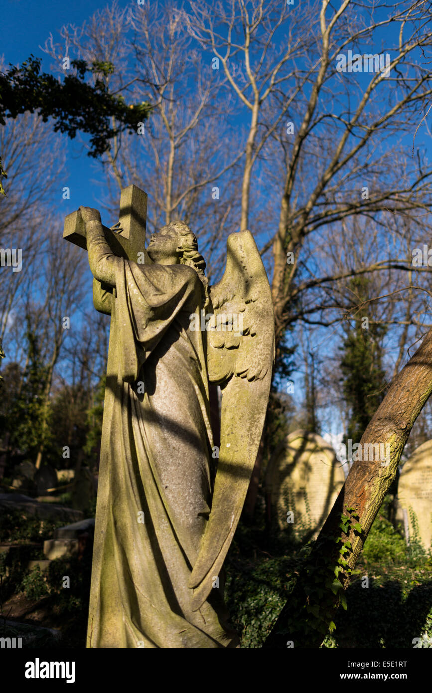 Angel statue in highgate cemetery hi-res stock photography and images ...