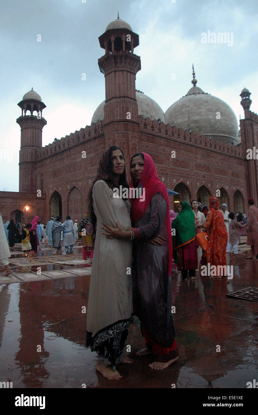 Lahore, Pakistan. 29th July, 2014. Pakistani Muslim women celebrate ...