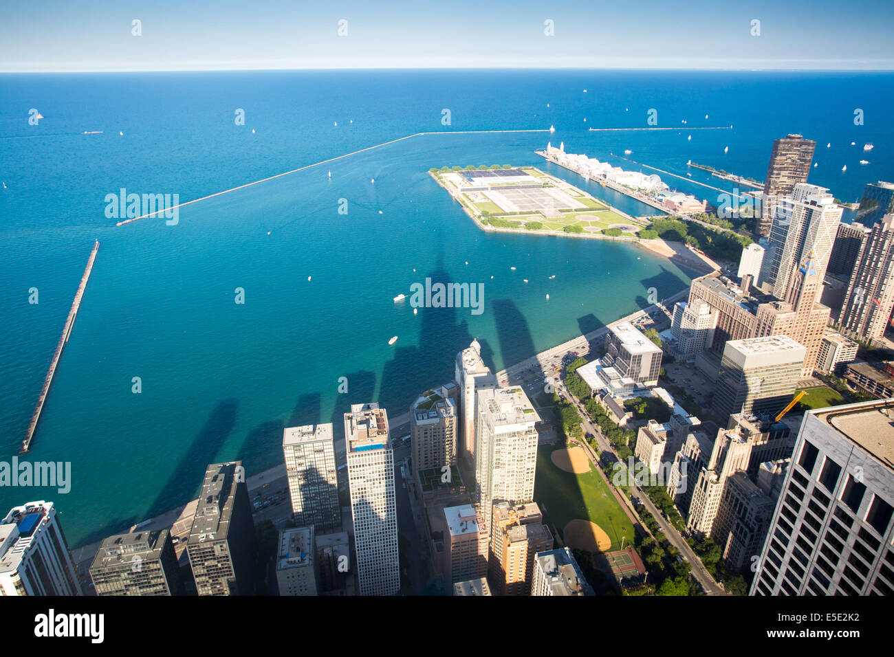 Chicago skyline aerial hi-res stock photography and images - Alamy