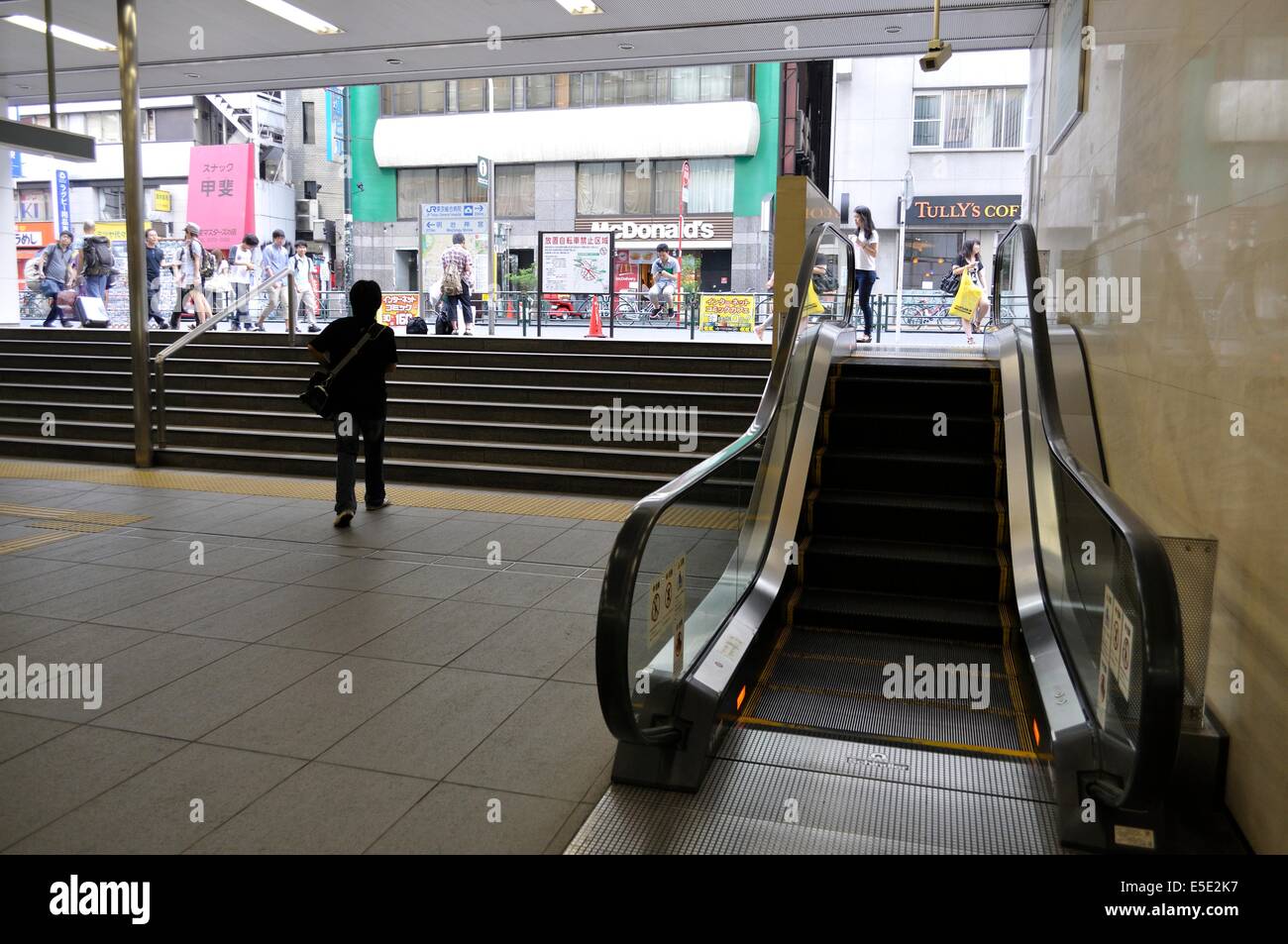 Tokyo station escalator hi-res stock photography and images - Alamy