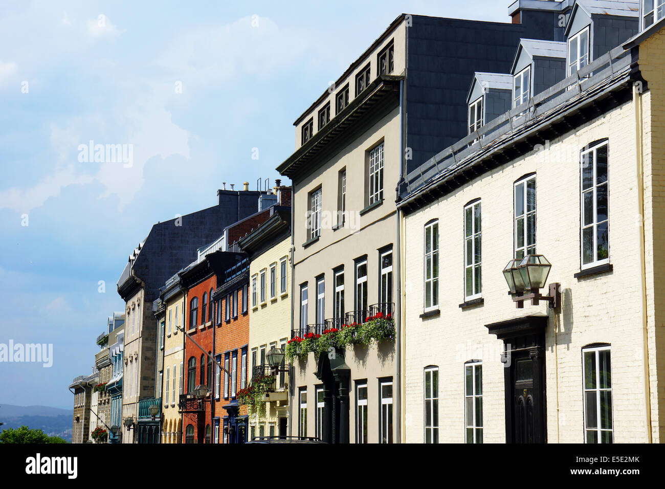 French row houses hi-res stock photography and images - Alamy