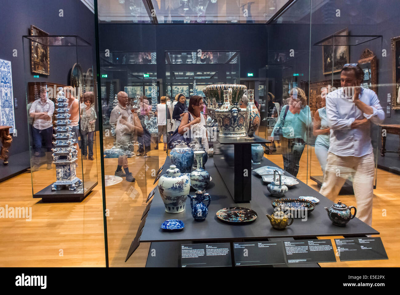 Wooden flooring art gallery hi-res stock photography and images - Alamy