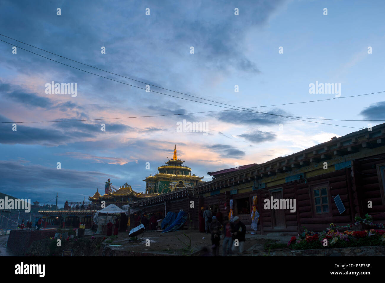 Larong Wuming Buddhist College Stock Photo - Alamy