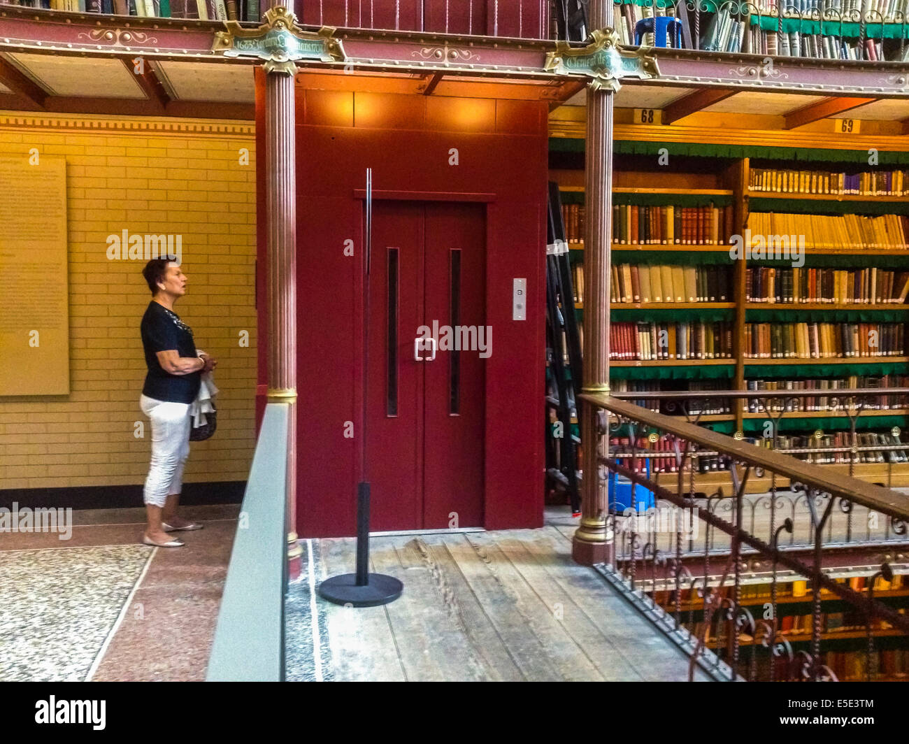 Woman amsterdam library hi-res stock photography and images - Alamy