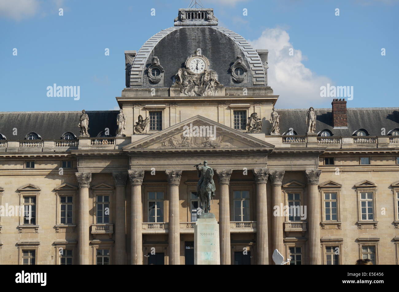 Front view of Ecole Militaire, Place Joffre, Avenue de la Motte-Picquet ...