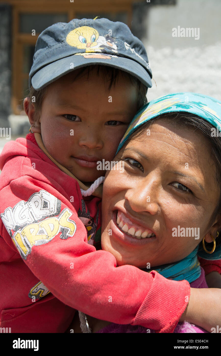 Nepalese workers hi-res stock photography and images - Alamy