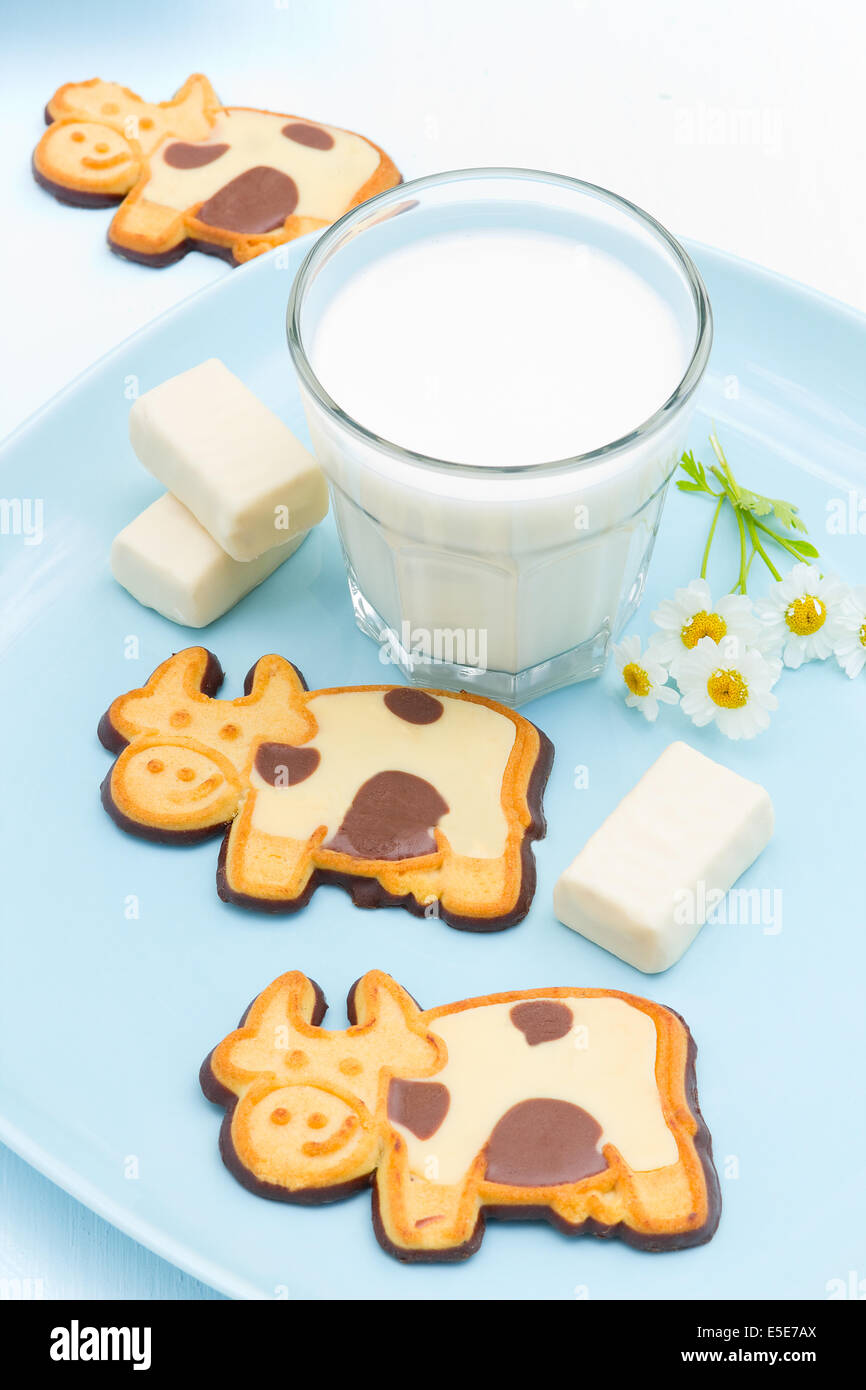 Cow cookies and milk Stock Photo - Alamy