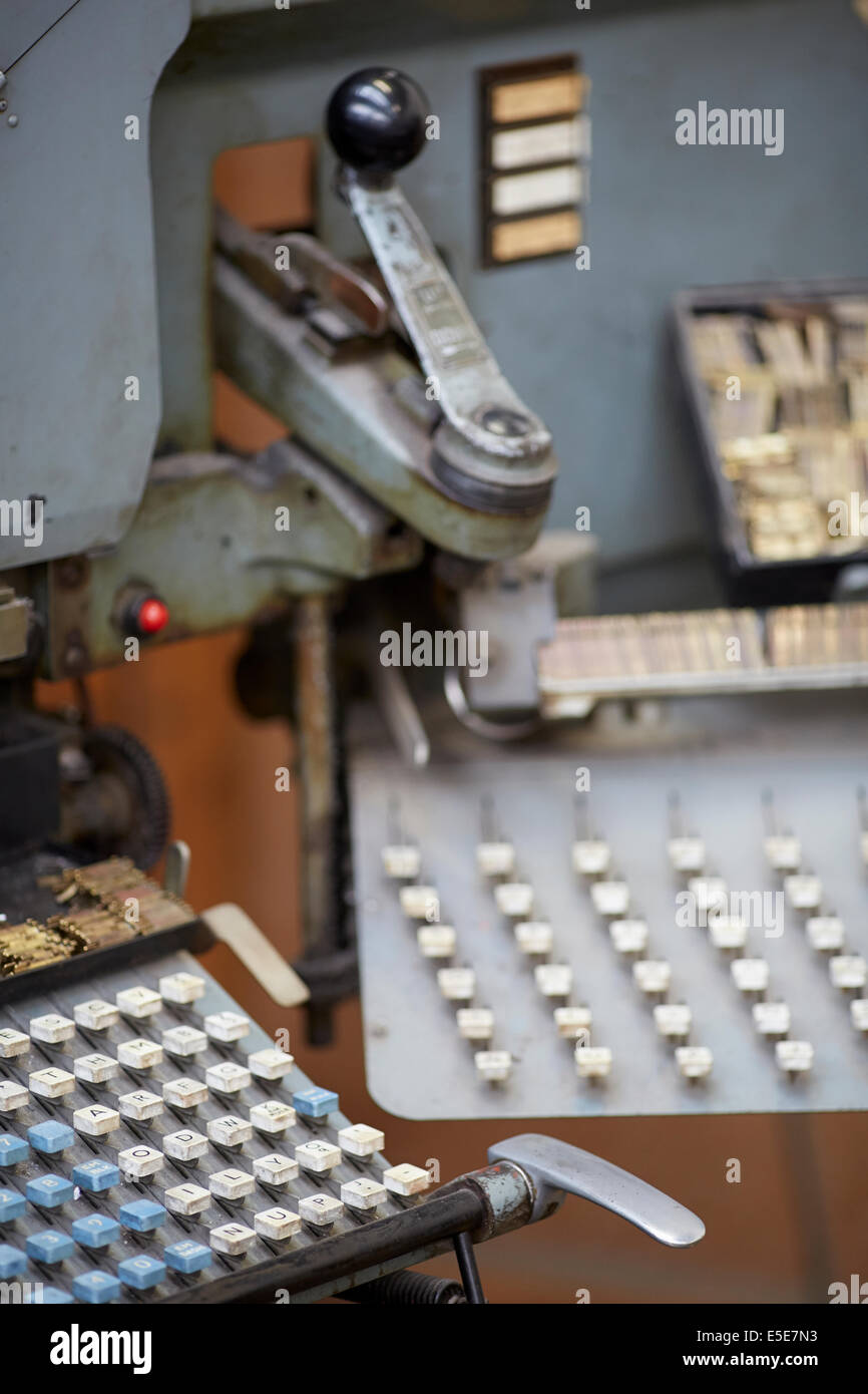 Old printing machine hi-res stock photography and images - Alamy