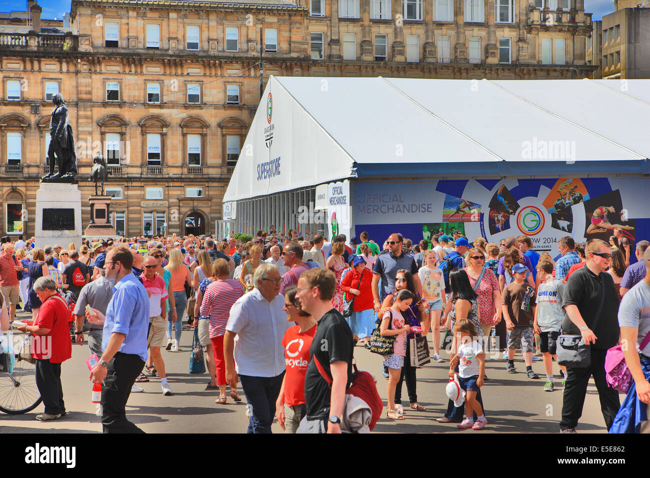 Commonwealth games crowds hi-res stock photography and images - Alamy