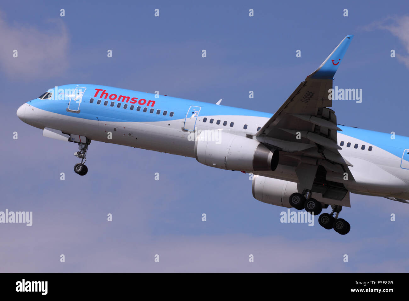Thomson 757 jet airliner hi-res stock photography and images - Alamy