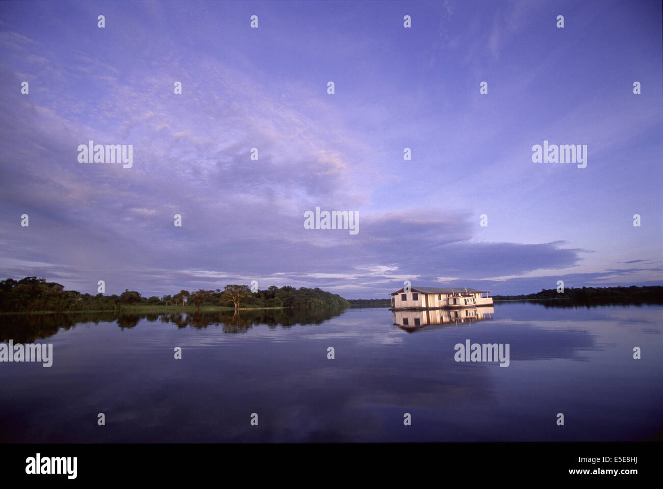 A floating home in the Amazon, Brazil Stock Photo - Alamy