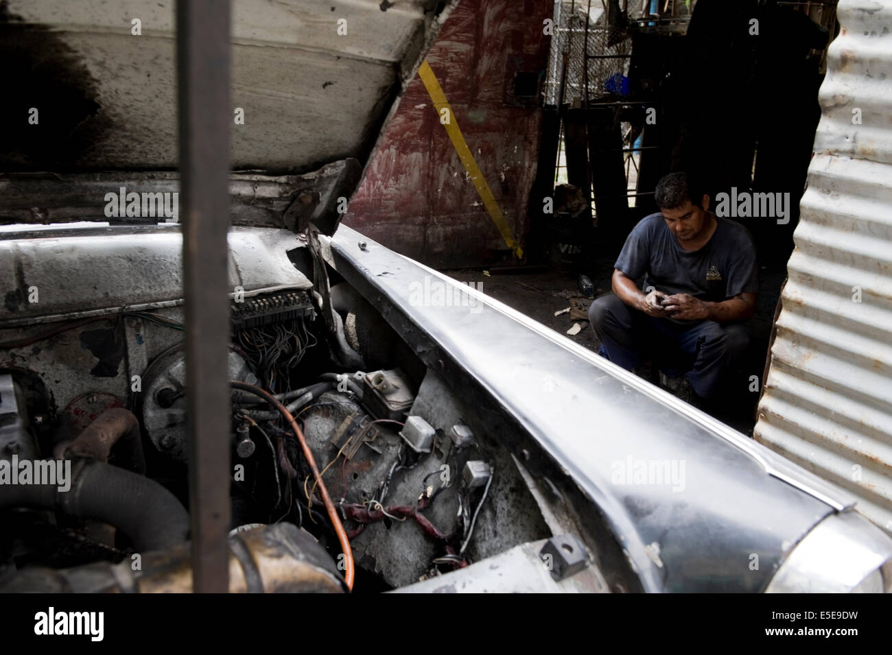A Cuban mechanic repairs a car in Havana, Cuba Stock Photo - Alamy