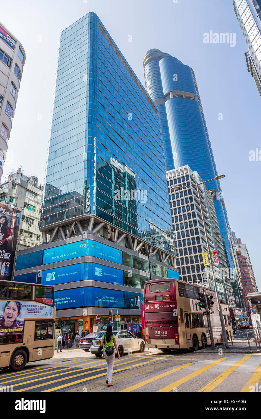 Street view skyscrapers hi-res stock photography and images - Alamy