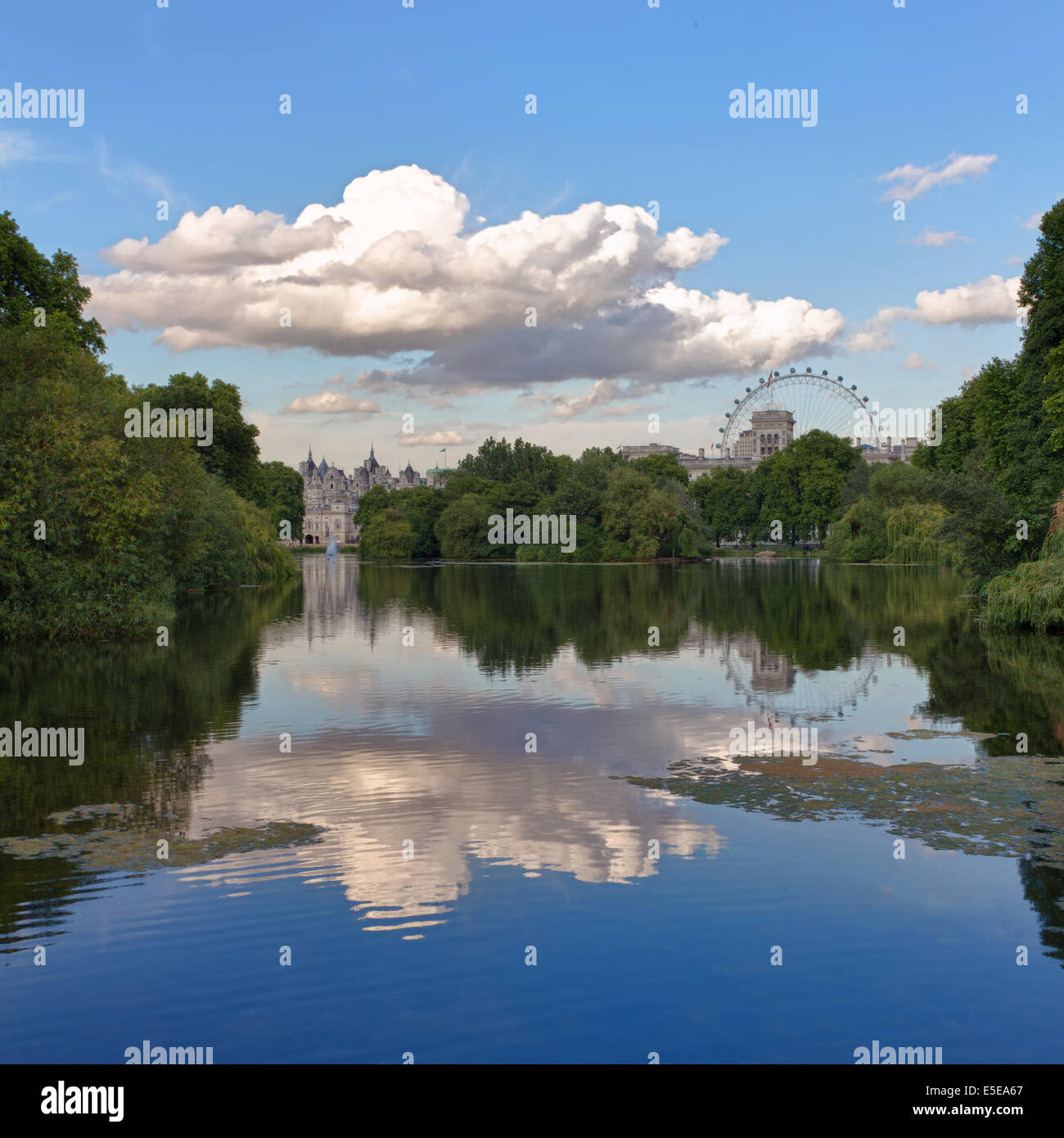 St james park london eye hi-res stock photography and images - Alamy