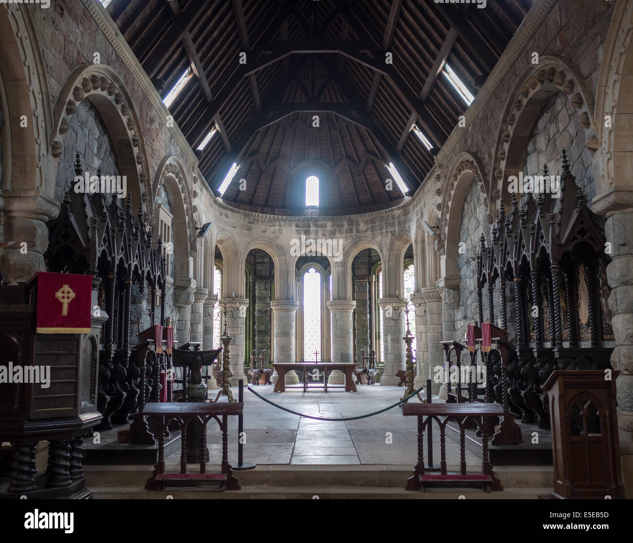 Saint Conan's Kirk chancel, apse and altar Stock Photo - Alamy