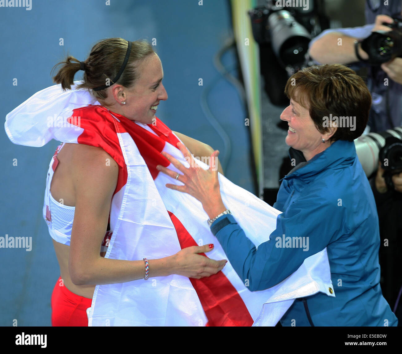 LAURA WEIGHTMAN WINS SILVER & 1500 METRES HAMPDEN PARK GLASGOW SCOTLAND ...