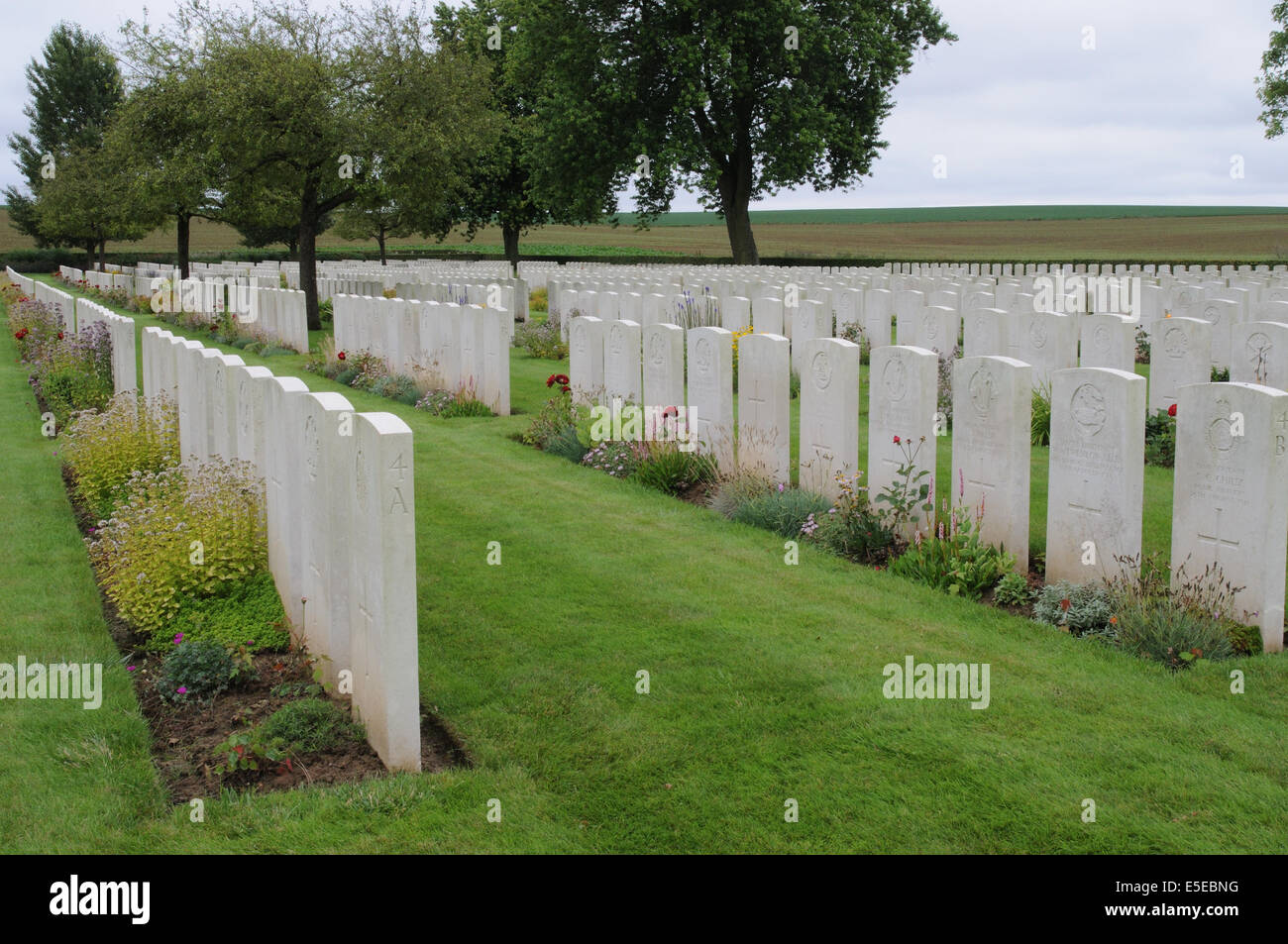 British first world war cemeteries hi-res stock photography and images ...