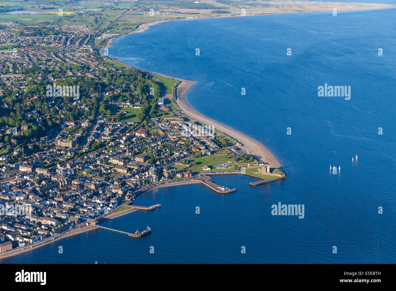 Broughty ferry rail hi-res stock photography and images - Alamy