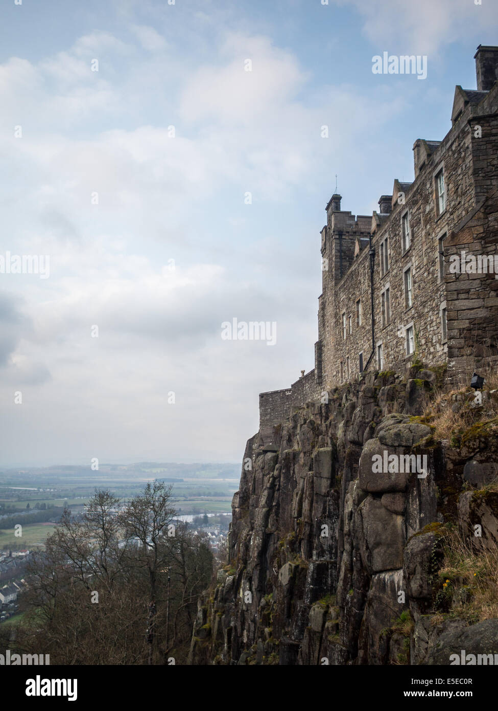 Castle on cliff top hi-res stock photography and images - Alamy