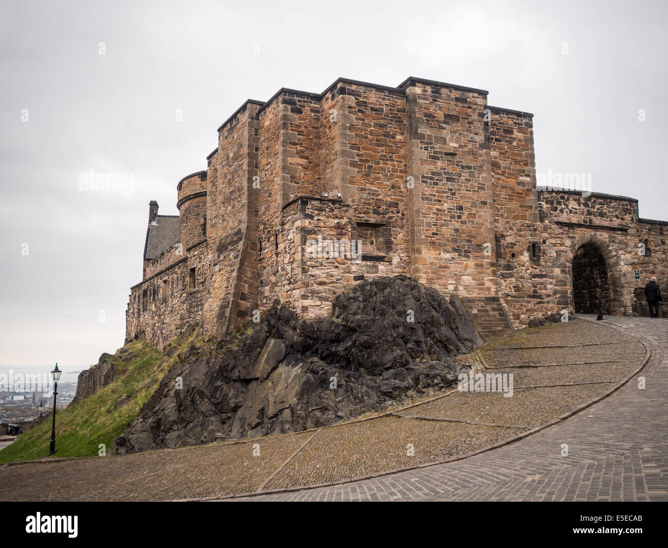 Foogs gate edinburgh castle hi-res stock photography and images - Alamy