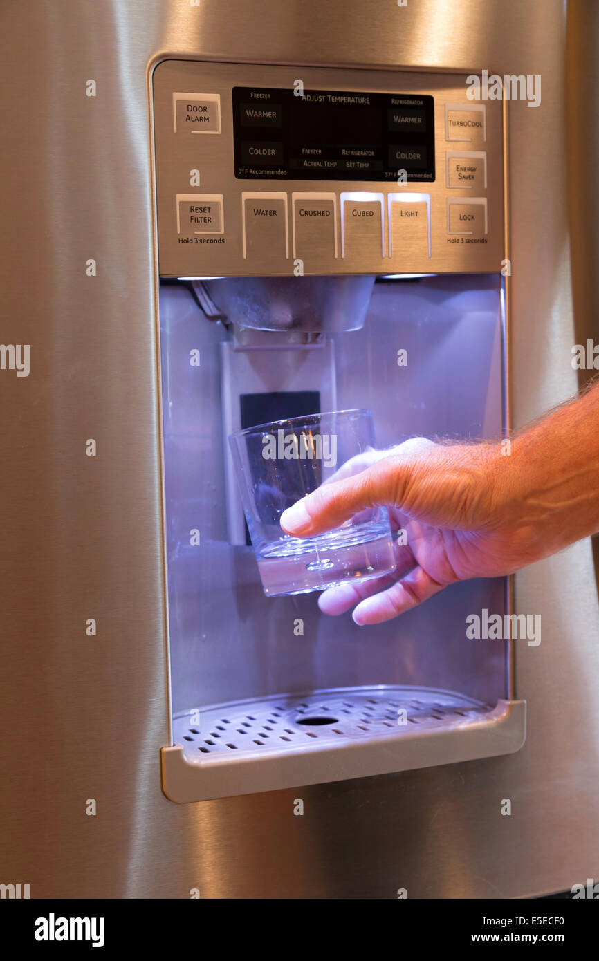 Ice dispenser hi-res stock photography and images - Alamy