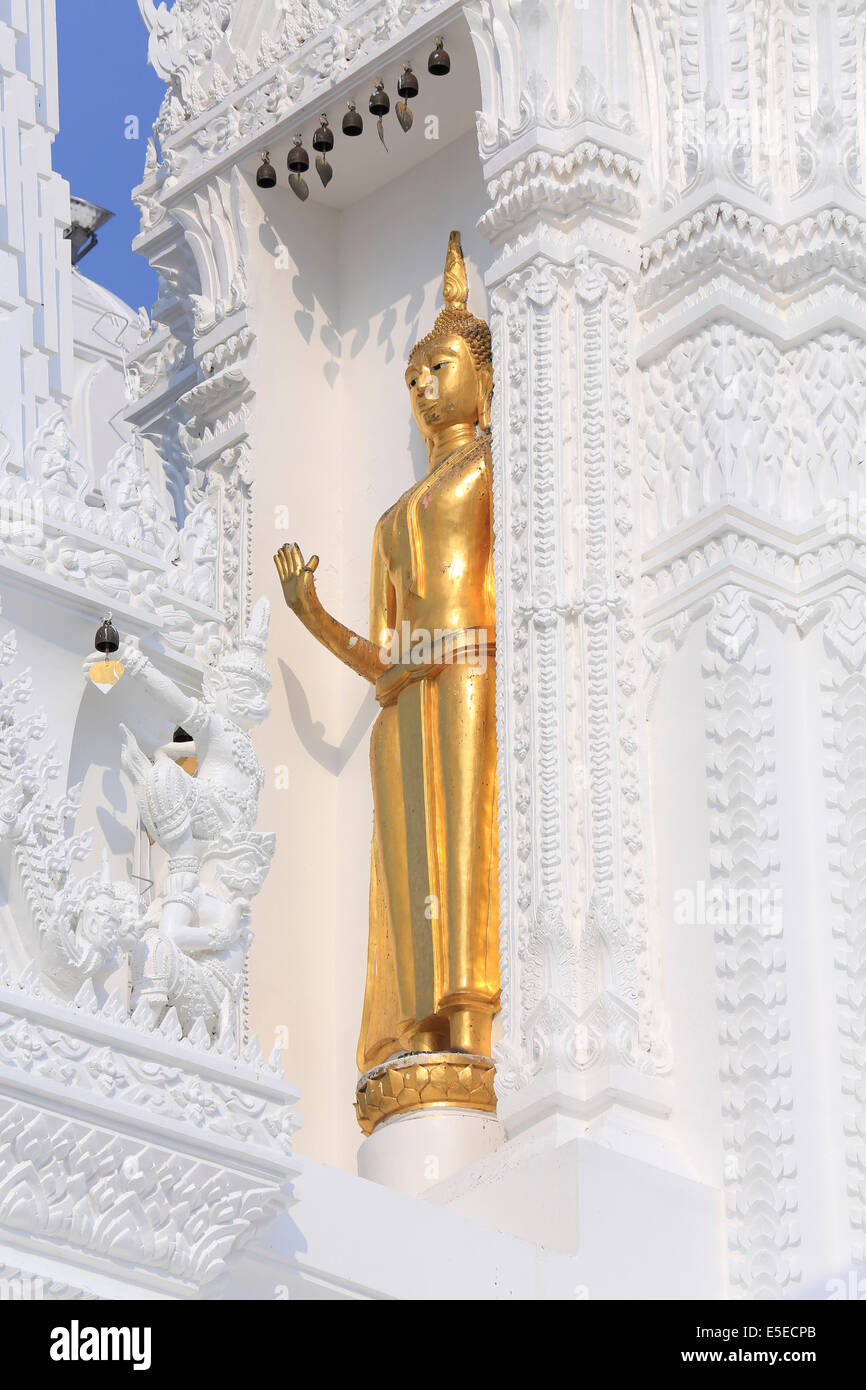 Buddha making the Abhaya Mudra (gesture of fearlessness) Wat Mahathat ...