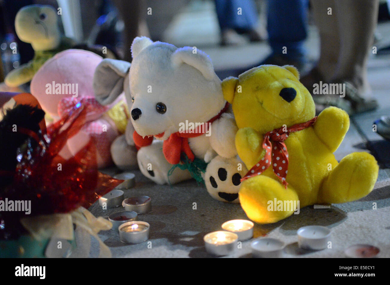 Teddy bears for palestine hi-res stock photography and images - Alamy