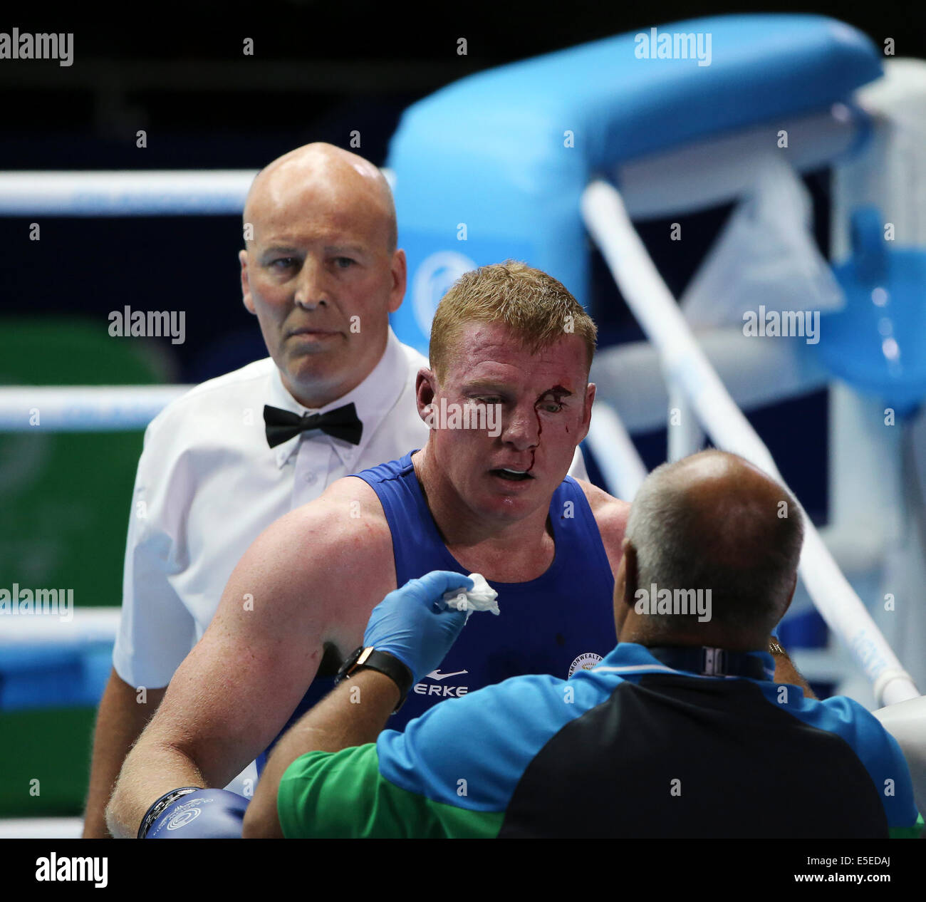 Boxing tko hi-res stock photography and images - Alamy
