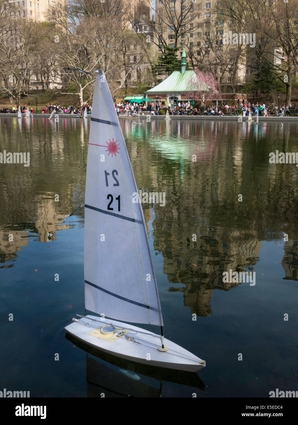 Remote Control Sailboat, Conservatory Water in Central Park, New York ...