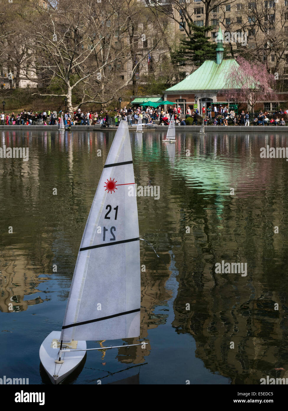 Remote Control Sailboat, Conservatory Water in Central Park, New York ...