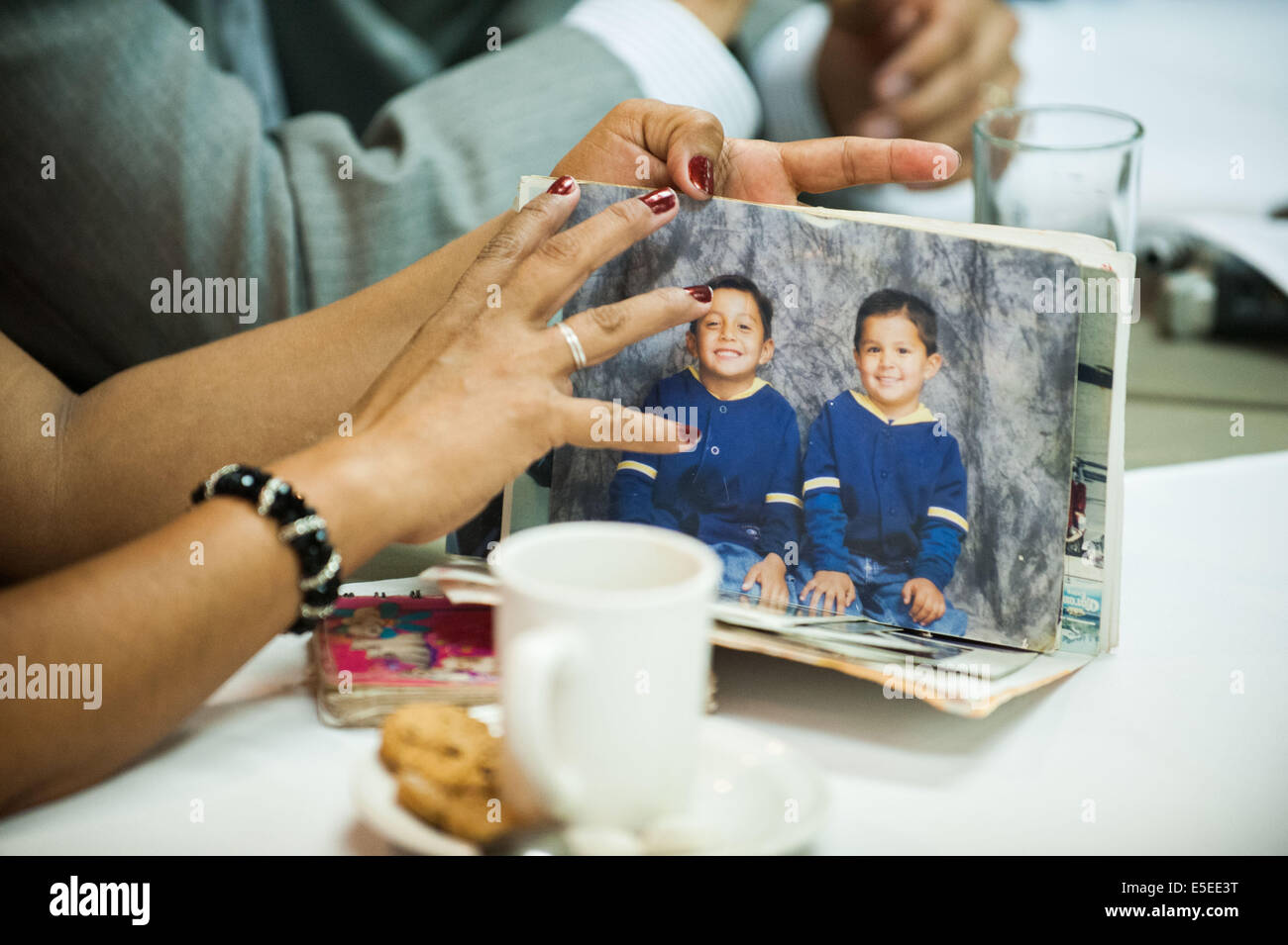 Nogales, Sonora, Mexico. 29th July, 2014. ARACELI RODRIGUEZ, the mother ...