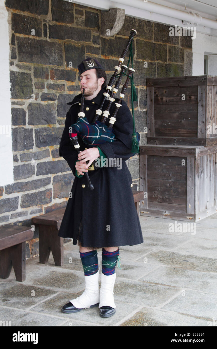 Scottish military uniform hi-res stock photography and images - Alamy