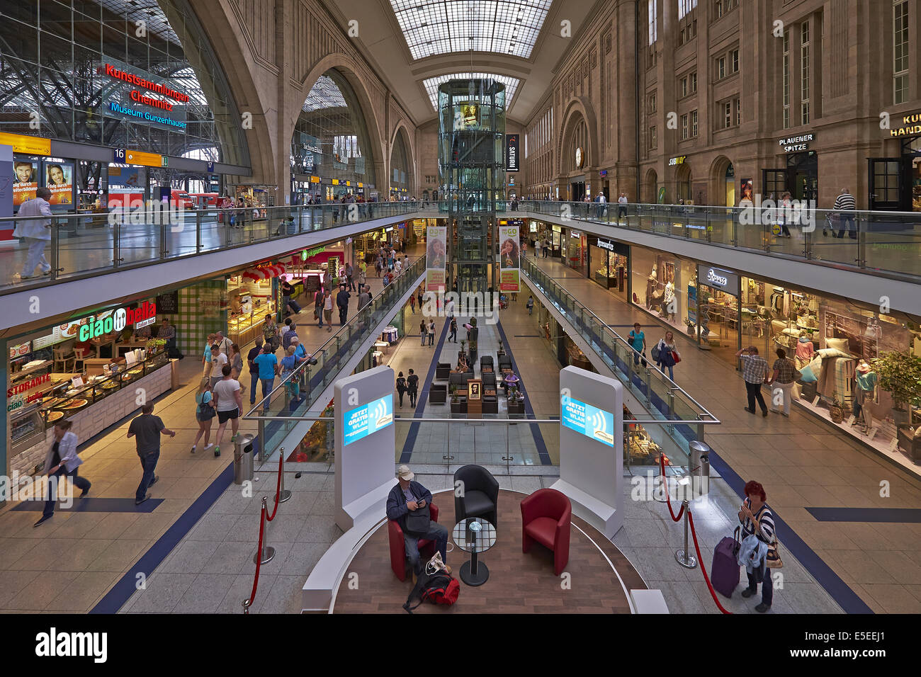 Interior view of leipzig train station hi-res stock photography and ...