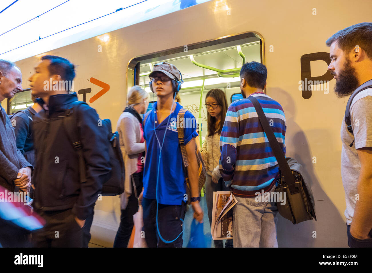 Flinders street station platform melbourne hi-res stock photography and ...