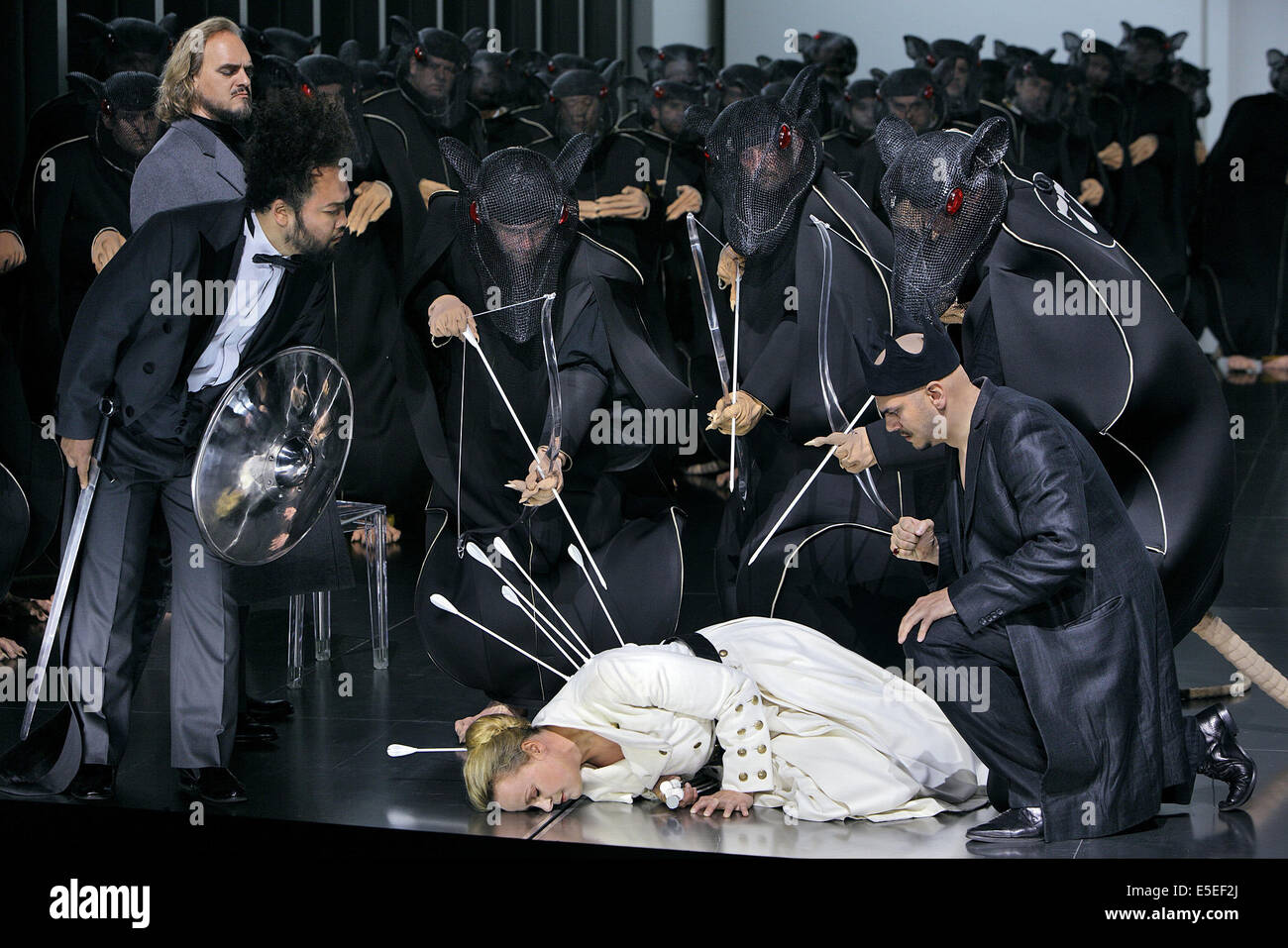 HANDOUT - 'Lohengrin', photo rehearsal from 2014, Scene 1: Thomas J ...