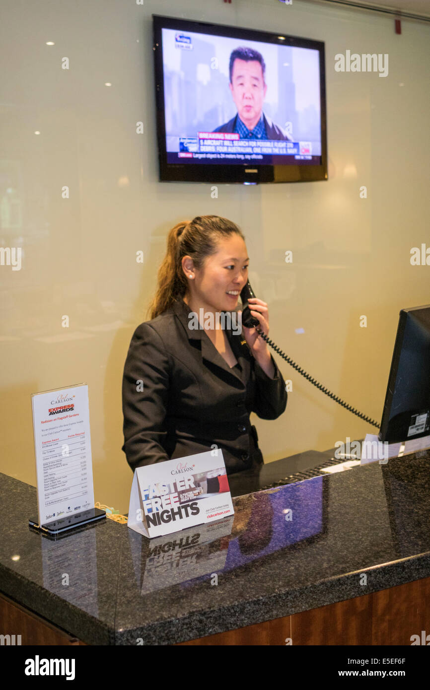Hotel front desk sign hi-res stock photography and images - Alamy